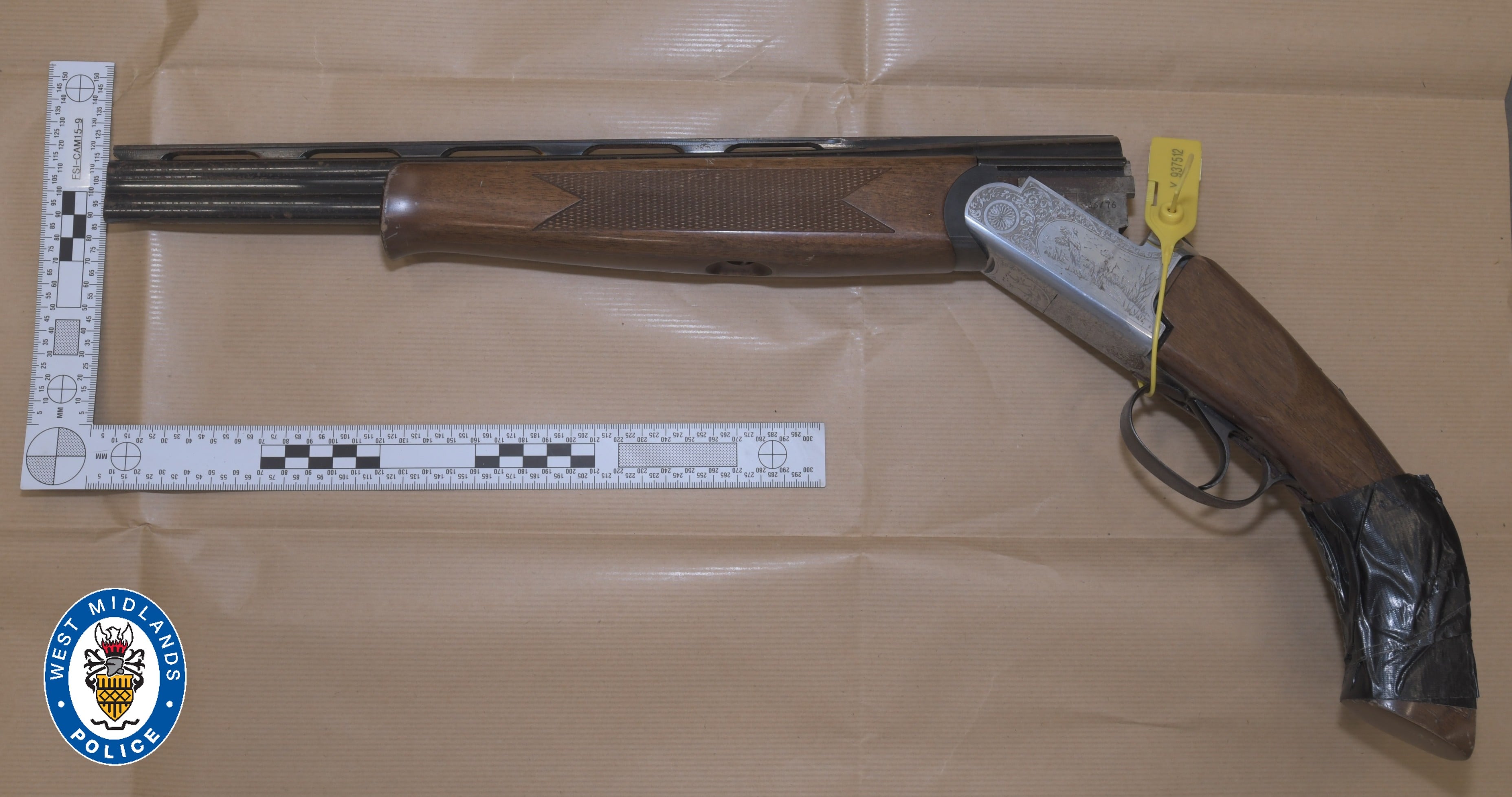 WATCH: Gunmen arrested after four weapons seized from parked car in ...