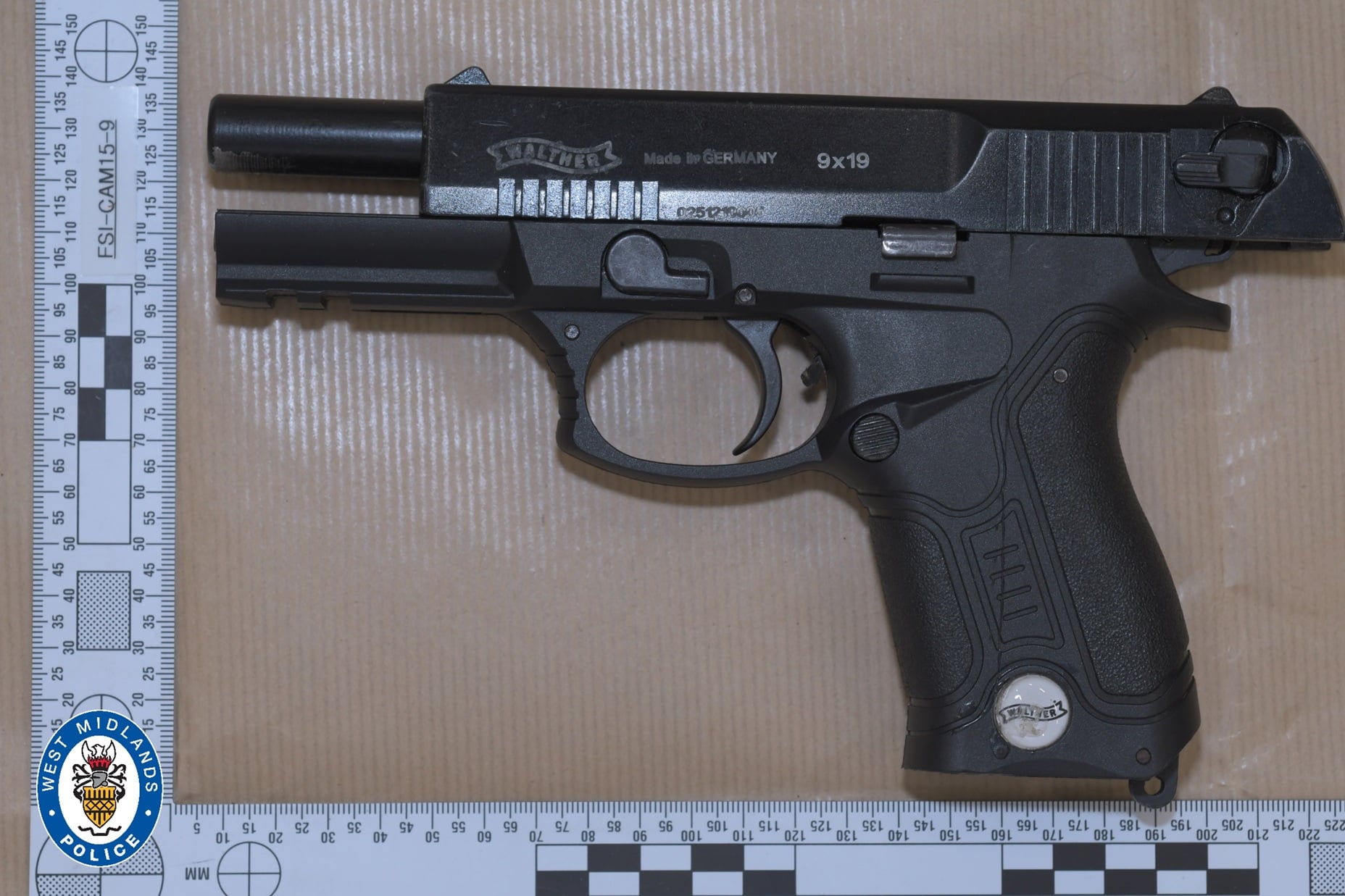 WATCH: Gunmen arrested after four weapons seized from parked car in ...
